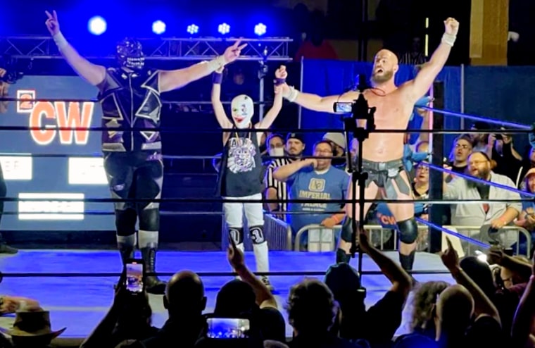 Negative 1 Makes Surprise Appearance At Indie Show (w/Video) – WEB IS ...