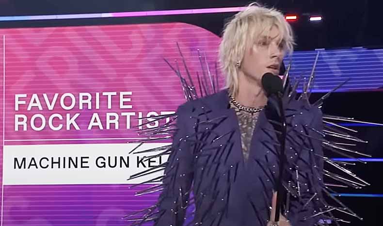 Machine Gun Kelly Takes On Critics From “Rock Community” During AMAs ...