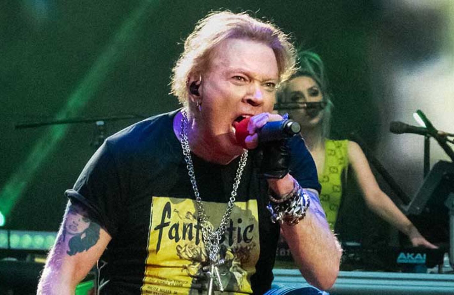 Guns N’ Roses Singer Axl Rose Allegedly Hit Woman With Microphone – WEB ...