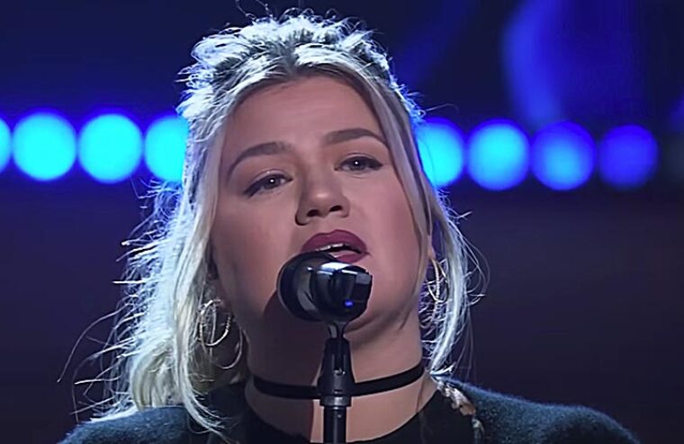 Kelly Clarkson Does Pretty Awesome Version Of Whitesnake Classic (w ...