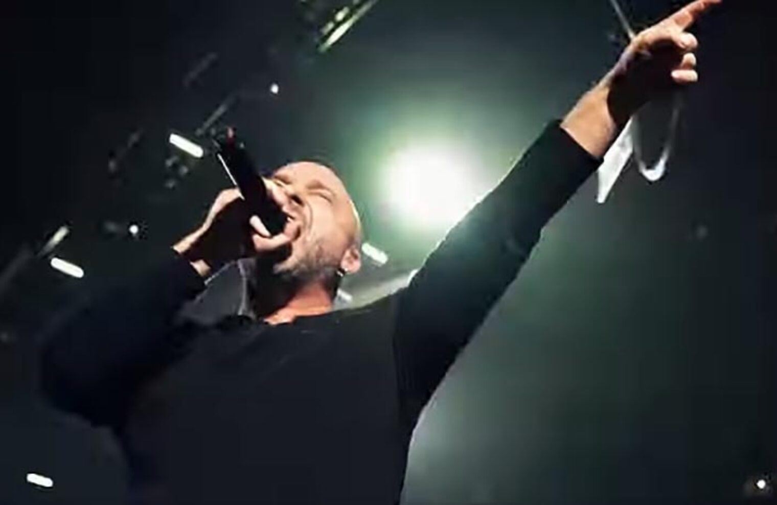 Disturbed Singer Reveals Why He’s Off Tinder - WEB IS JERICHO