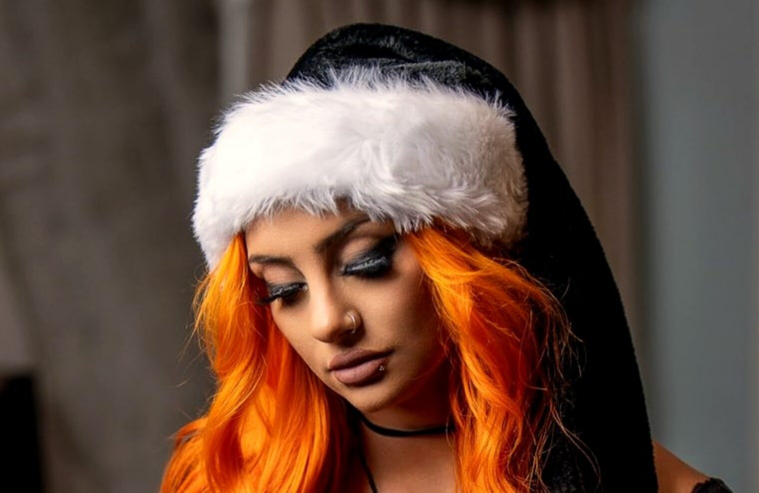 Gigi Dolin Says “Merry Christmas A**holes” In Black Lingerie Photo Drop ...