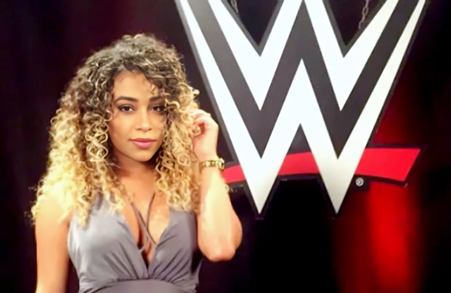 JoJo Offerman’s Latest Selfies Have Fans Swooning - WEB IS JERICHO
