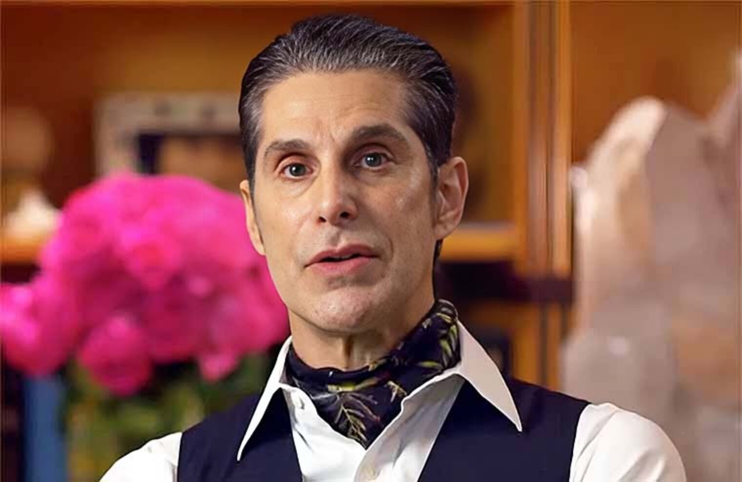 Jane's Addiction Singer Perry Farrell Breaks Silence About Onstage ...