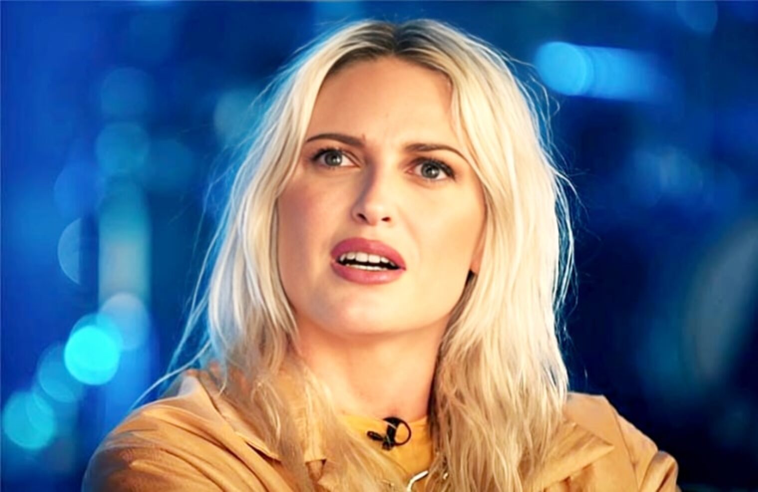 Linkin Park Co-Founder Shares Thoughts On New Singer Emily Armstrong ...