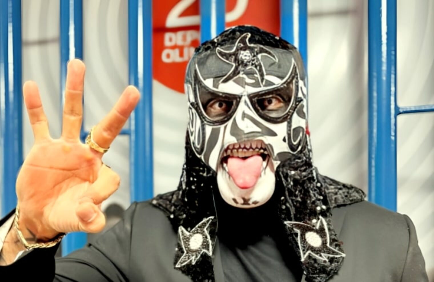 Penta El Zero Miedo Makes His First Post-AEW Appearance & Seemingly ...