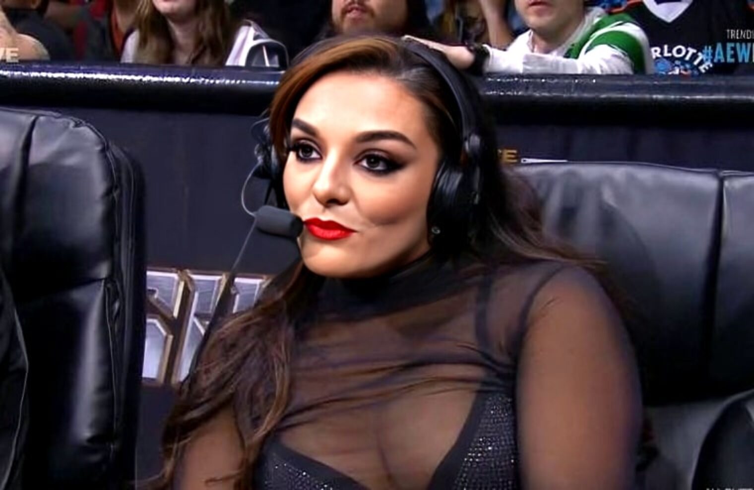 Deonna Purrazzo Wows Her Followers With Plunging Mirror Selfies - WEB IS JERICHO