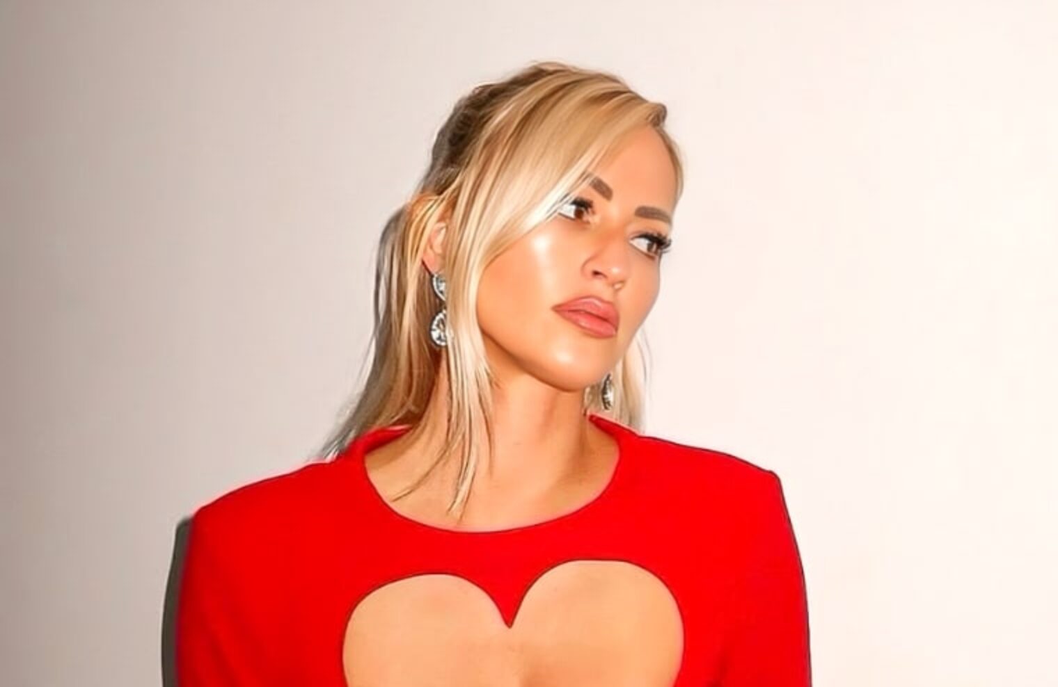 Summer Rae Puts On A Busty Display In Stunning Red Dress – WEB IS JERICHO