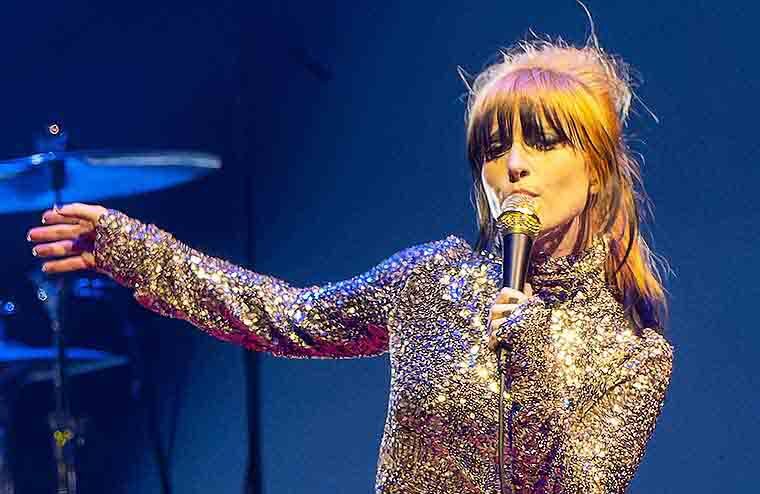 Paramore Singer Hayley Williams Stuns In Newly-Released Sultry Photos ...