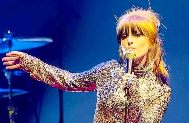 Paramore Singer Hayley Williams Stuns In Newly-Released Sultry Photos ...